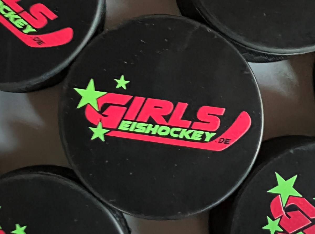 Schlag mich: Eigene Pucks für GirlsEishockey.de | GirlsEishockey.de e.V.